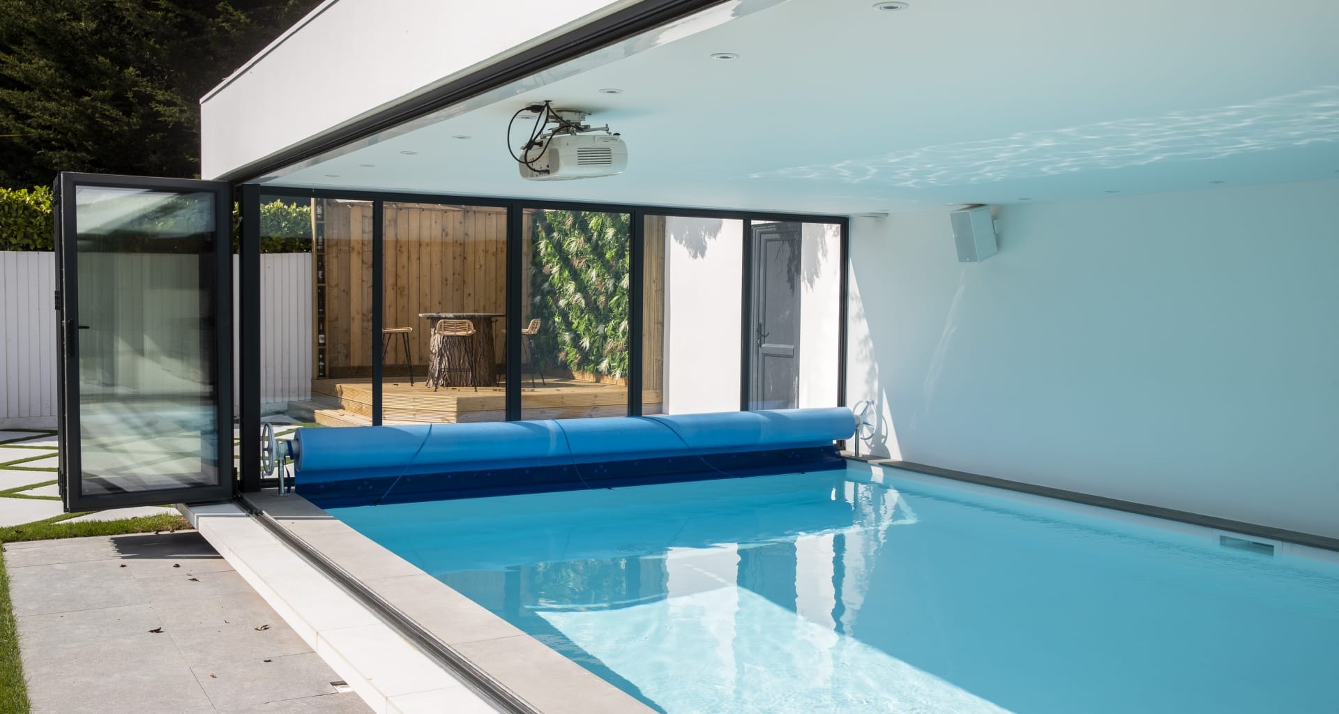 Stunning Pool House in South Wales - ALUK